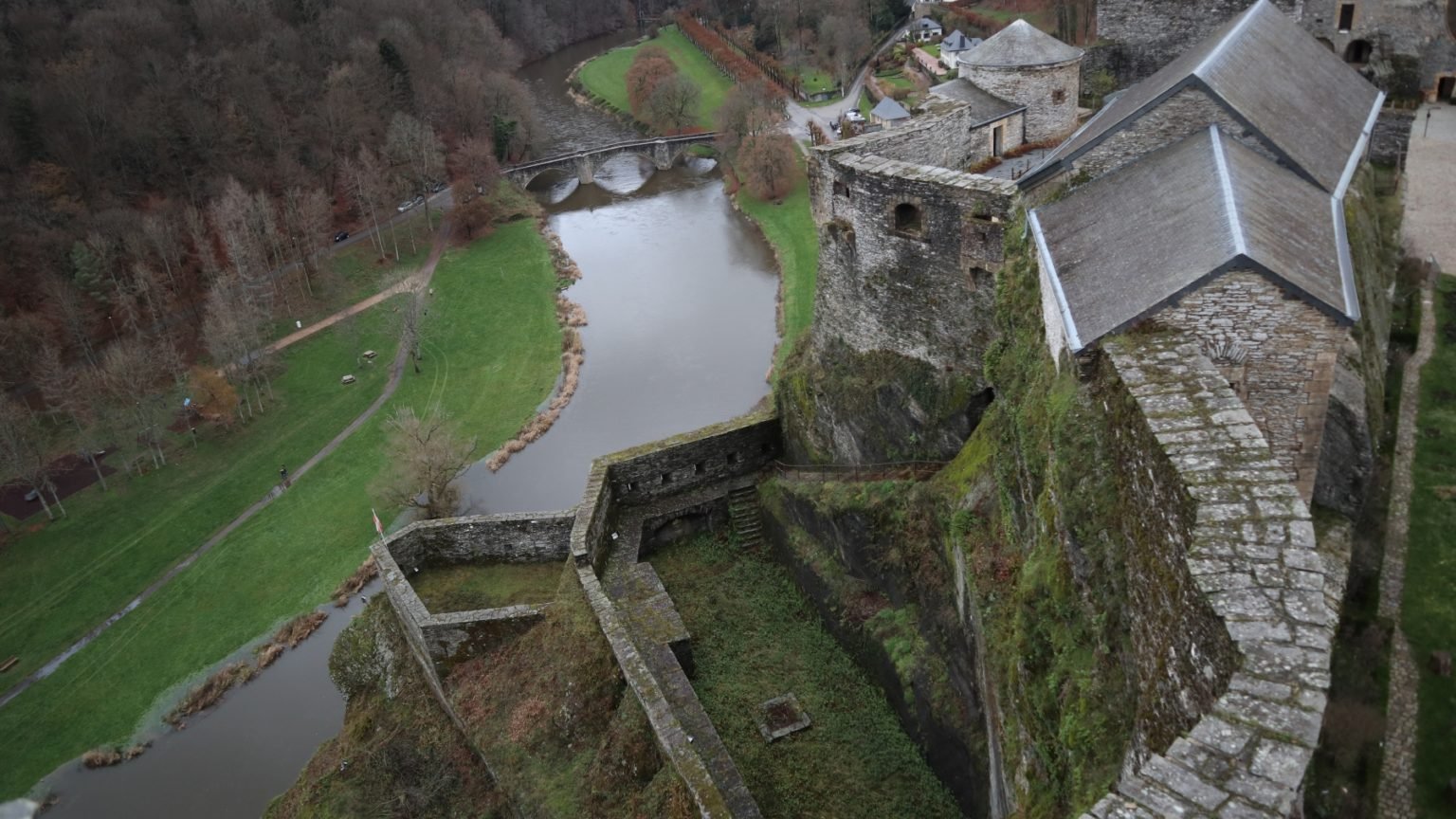 Castelos da Bélgica: Château Fort de Bouillon - Receita de Viagem