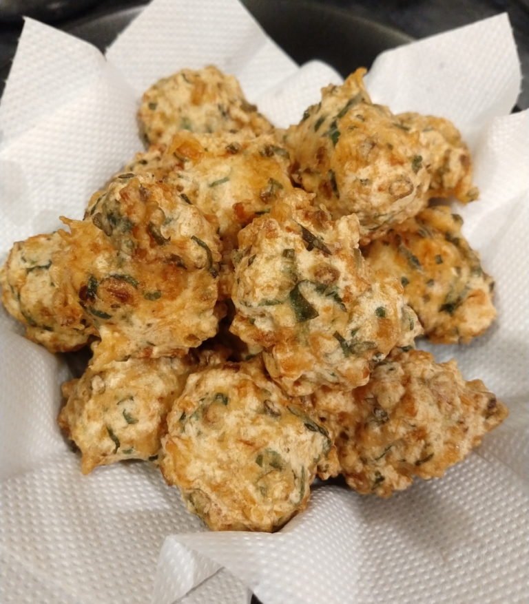 Cod Accras, o bolinho de bacalhau francês | Receita de Viagem